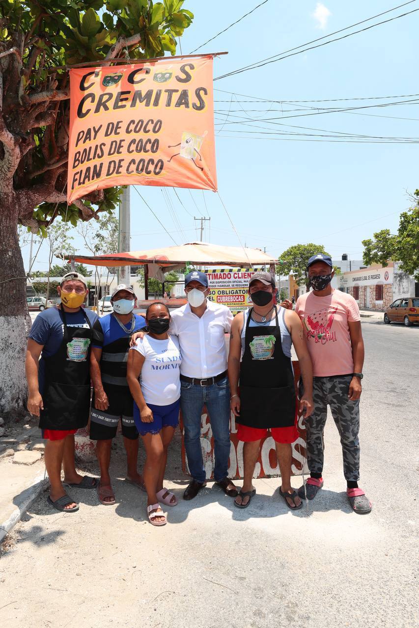 Mauricio Vila disfruta de una rica cremita de coco en Progreso ...